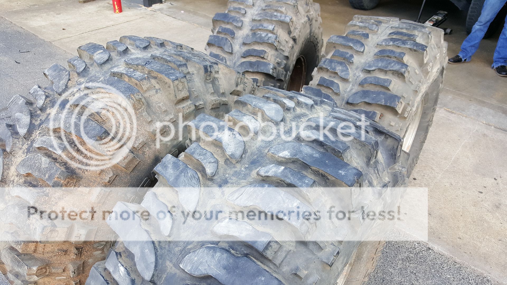 44" Boggers on 16.5 wheels | Pirate 4x4